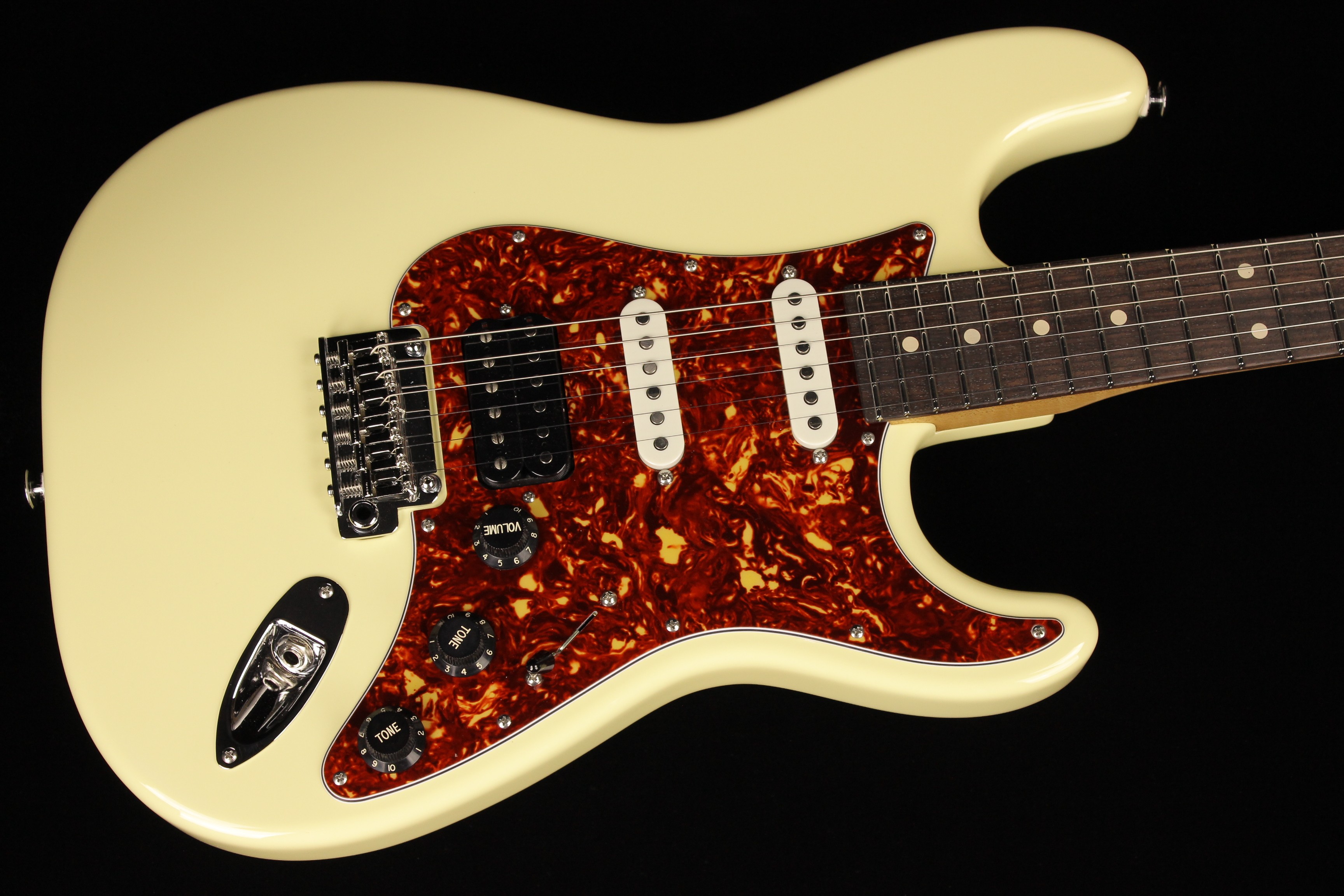 Suhr Classic S Roasted HSS Vintage White (SN: 68301) | Gino Guitars